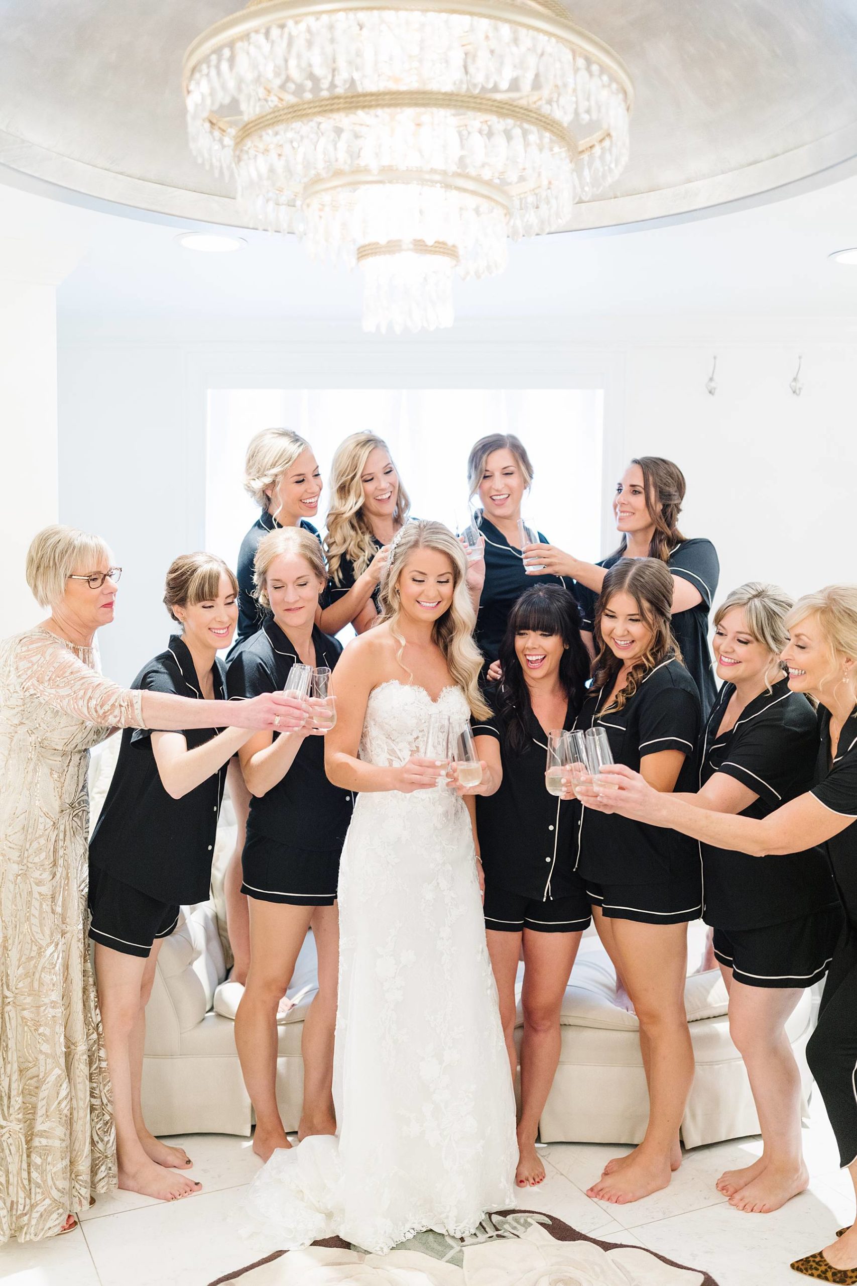 Bridal Suite and Wedding Day Prep | Photography - shanelongphotography.com