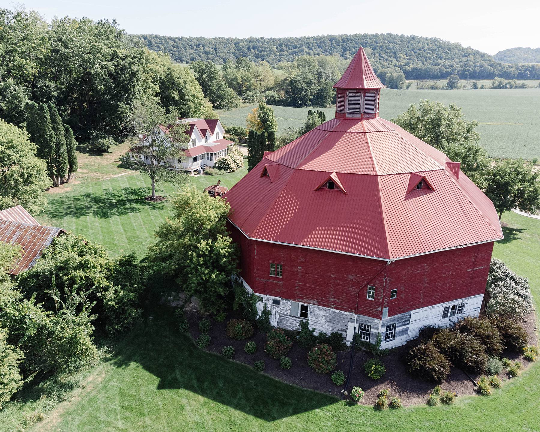 Hidden Meadow and Barn | Fall Wedding - shanelongphotography.com