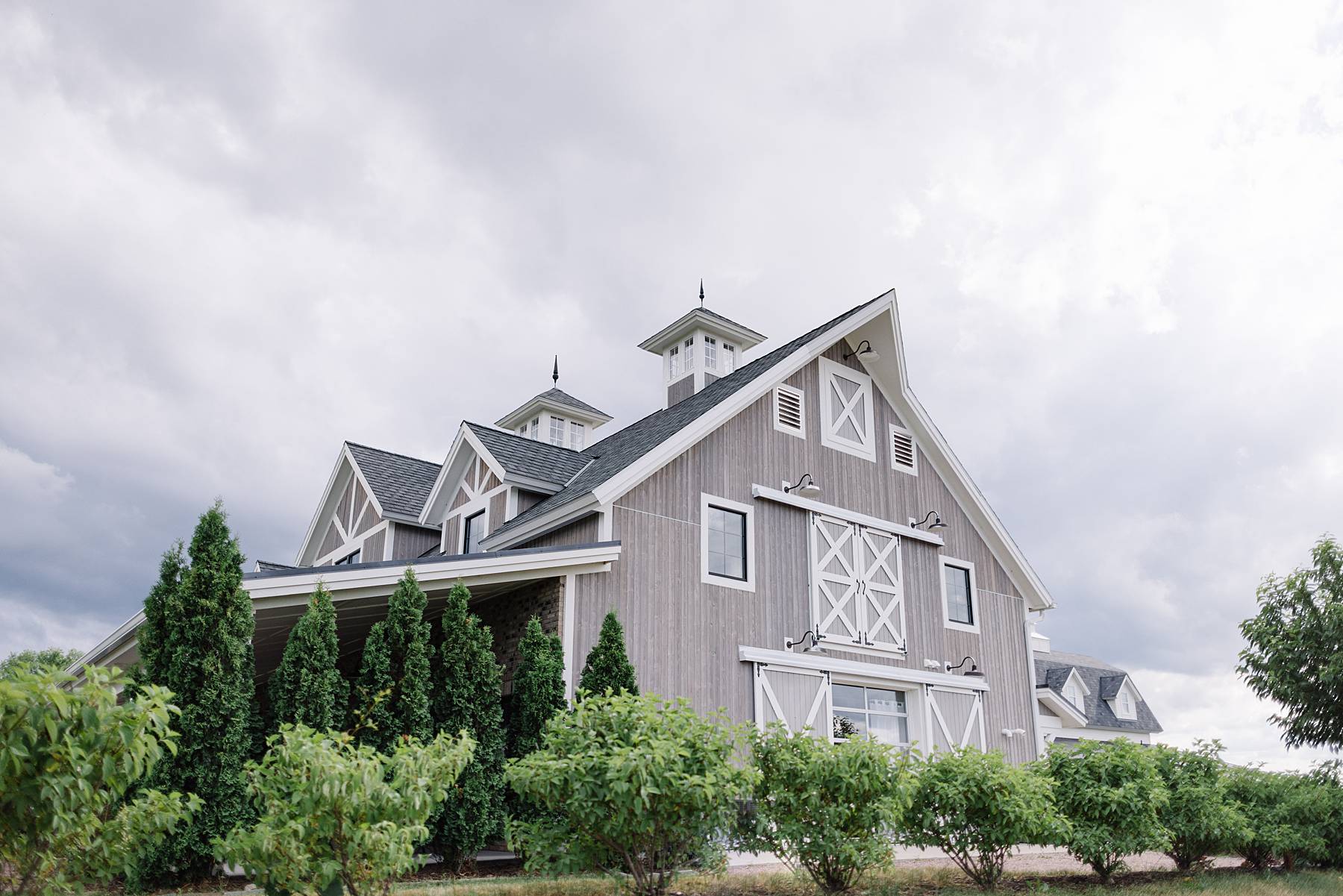 Ashery Lane Farm | Summer Wedding - shanelongphotography.com