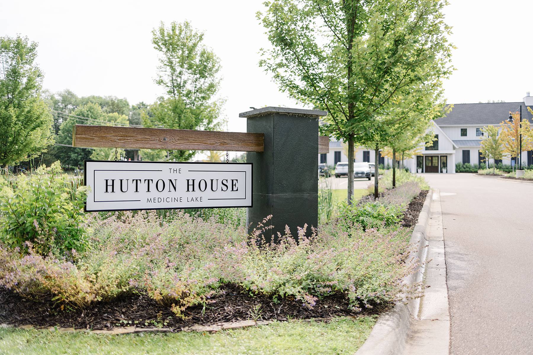 The Hutton House, Minneapolis | Summer Wedding - shanelongphotography.com