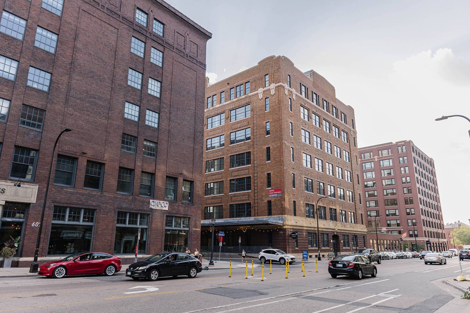 North Loop, Minneapolis | Summer Engagement - shanelongphotography.com